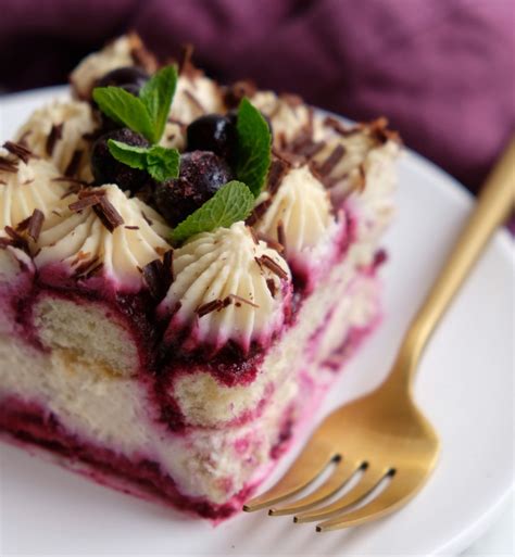 Тирамису с черной смородиной и ликером • Dolce Vita Blog Десерты Постила