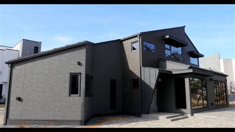 3475 차콜 그레이 세라믹 사이딩 마감 징크 금속 지붕과 처마 멋진 단독 전원주택 빌라 디자인 예쁜 건물 외벽 회색 패널 외장 시공 Youtube
