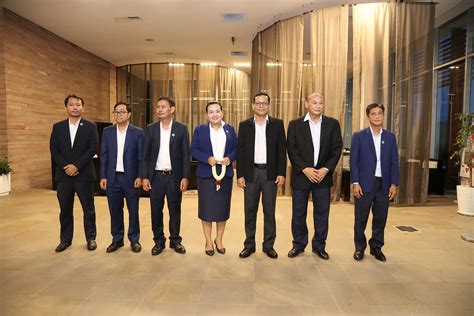 រូបភាបសកម្មភាព៖ បន្ទាប់ពីវិលត្រឡប់មកដល់ប្រទេសកម្ពុជាវិញដោយសុវត្ថិភាព ឯកឧត្ដម ឌឹម សុវណ្ណារុំ