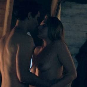 Elisabeth Moss Scandal Planet
