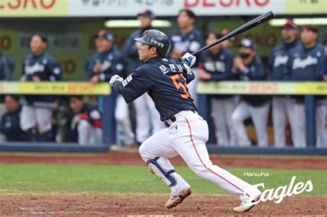 팀 타율 1할 한화가 1 5 뒤집었다 그것도 9회 2사에 대타로 나와 연타석 홈런 짱돌이 해냈다