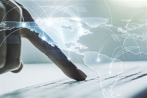 배경 빅 데이터 및 블록 체인 개념에 컴퓨터 키보드에 연결 및 손 입력추상 디지털 월드 맵의 이중 노출 개념에 대한 스톡 사진 및 기타 이미지 Istock