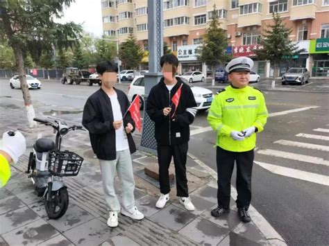 【媒体报道】大兴安岭日报微信平台推送“电动车别任性，小心交警罚你举‘小红旗”信息澎湃号·政务澎湃新闻 The Paper