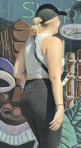 Thick Blonde Pawg College Teen Spandex Leggings Yoga Pants Forum