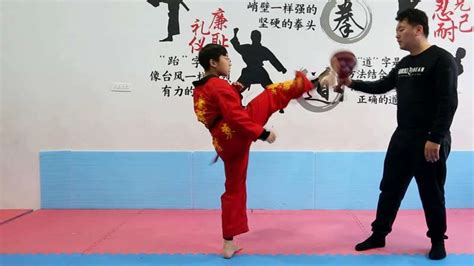 想学跆拳道打好基础很重要，入门腿法横踢深度讲解，学不会都难！体育跆拳道好看视频