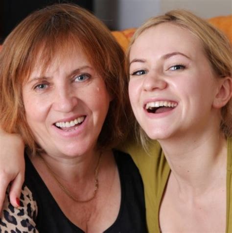 Нова снаха попита дали може да ме нарече мама но дъщеря ми като разбра стана страшно За Жената