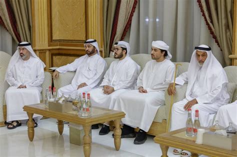 محمد بن راشد يقدم واجب العزاء في وفاة سعيد جمعة النابودة صحيفة الخليج