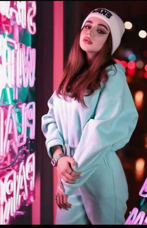 بیوگرافی نیکا فلاحی به همراه بررسی حواشی او در ترکیه