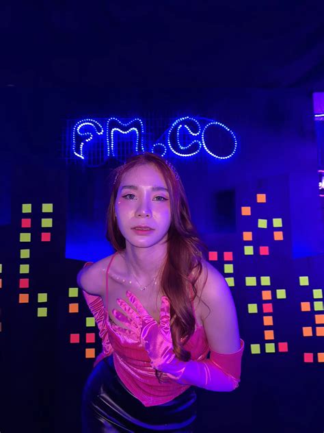 Party Neon🖤💖 ไอเดียแต่งตัวไปปาร์ตี้นีออน แกลเลอรีที่โพสต์โดย ลงไปเรื่อย🪞 Lemon8