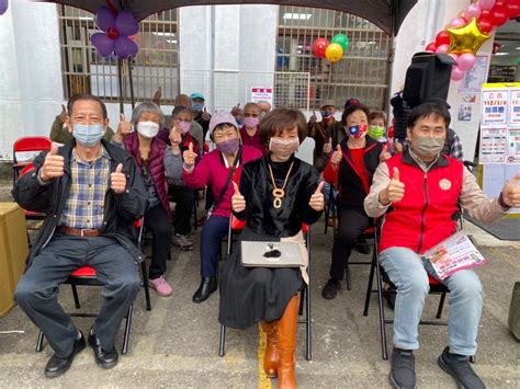 國軍福利站開幕 板榮長輩開心購年貨