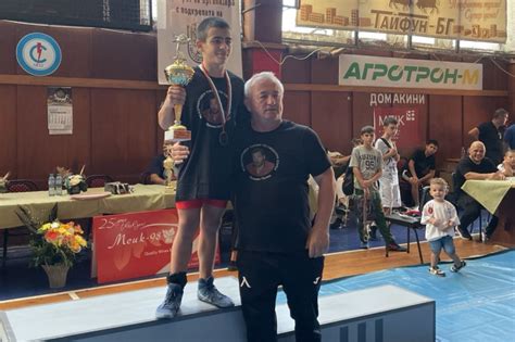 Домакините с отборния приз на турнира Пламен Пенев Bgwrestling Bg