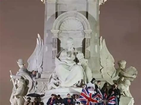 Banksy Encourages Admirers To Rob From London Fashion Powerhouse Here