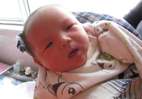 婴儿科学健身法（婴儿多哭一会儿能锻炼身体） 幼儿百科 魔术铺