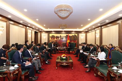 グエン・ティ・ビッチ・ゴック副大臣がベトナムのサムスングループ首脳らを歓迎 Vietnamvn