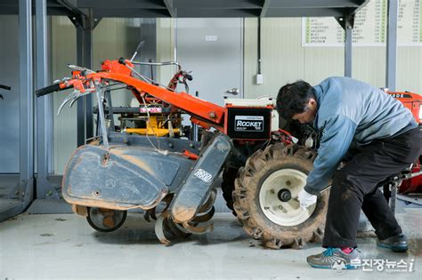 농기계 오래 쓰려면 겨울철 농기계 관리‧보관 잘해야