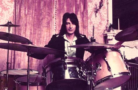 Jefferson Starshipin Rumpalina Tunnettu John Barbata On Kuollut Kaaoszine