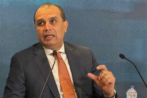 قرار جمهوري بتجديد الثقة في الدكتور هشام بدر نائبًا لرئيس هيئة الشراء