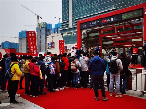 历史一刻！ 佛山地铁二号线今天首发！市民排队饮“头啖汤”