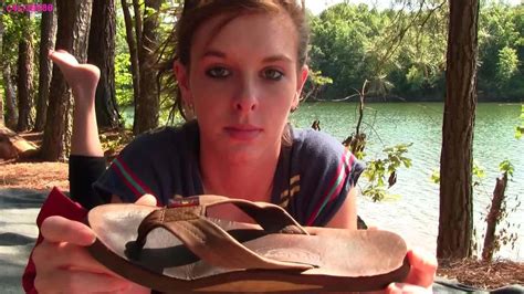 Amy In Der Pose Mit Regenbogensandalen Vorschau Xhamster