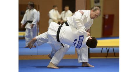 Международната федерация по джудо отне титлите на Путин