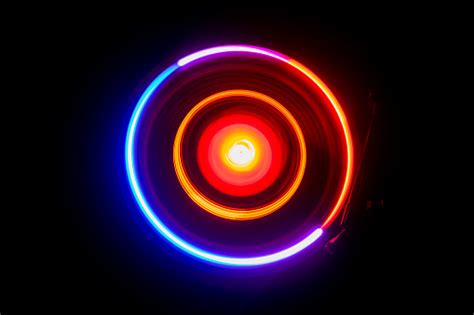 속도화재와 연기의 흔적비닐 레코드의 개념 비닐 디스크 레코딩 턴테이블 비닐 레코드 플레이어입니다 디스크 자키에 대 한 레트로 오디오 장비입니다 사운드 기술 Dj에 대한 스톡