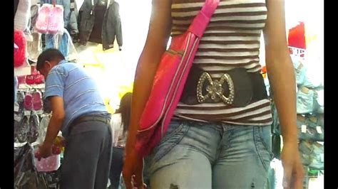 Candid Cazador Urbano Culito Apretadito Marcando Calzoncito Y Su Deliciosa Panochita