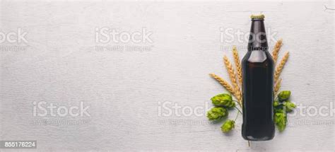 병 맥주 홉 곡물의 최고의 볼 수 있습니다 텍스트에 대 한 여유 공간입니다 0명에 대한 스톡 사진 및 기타 이미지 0명 Ale 갈색 Istock