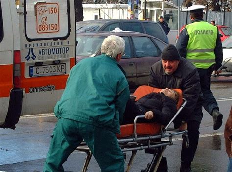 Неграмотен шофьор премаза крака на възрастна жена във Видинско и я прати в болница