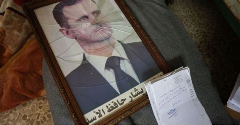 كيف علق السوريون على بيان الأسد الأول بعد هروبه إلى