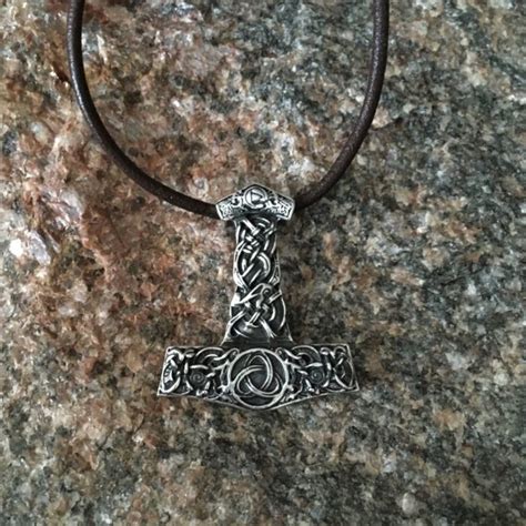 Браслет с Молотом Тора и бусиной Шлем ужаса Веселый Викинг