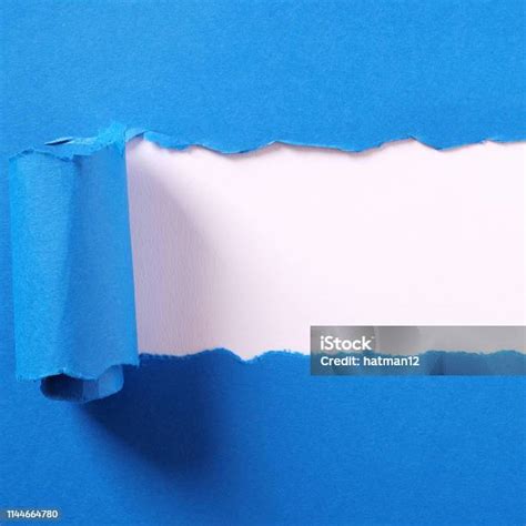 찢어진 된 파란색 종이 스트립 말린 된 가장자리 테두리 흰색 배경 0명에 대한 스톡 사진 및 기타 이미지 0명 가장자리