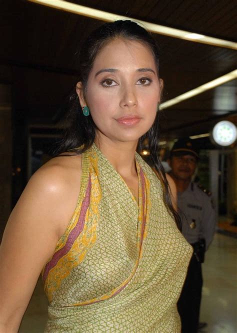 Foto Ayu Azhari Beritarius