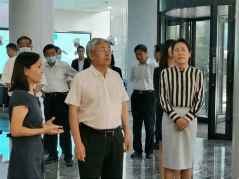 刘永富调研强直健康乡村项目扶贫