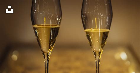 샴페인 두 잔 사진 Unsplash의 무료 잔 이미지