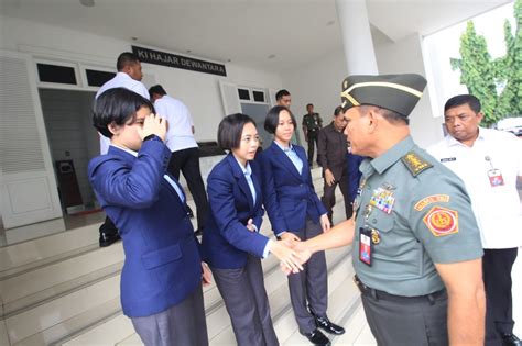 Rektor Unhan Ri Melepas Lima Kadet Mahasiswa S1 Unhan Ri Untuk Mengikuti Program Pertukaran