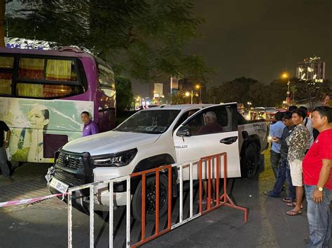 បុរសចំណាស់ម្នាក់បានបើករថយន្តរេចង្កូតទៅបុកឡំប្រឺតា បណ្តាលឱ្យរងការខូចខាត សារព័ត៌មាន នគរវត្ត