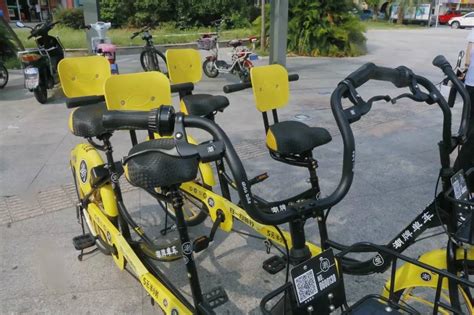 松江街头惊现双人骑行的共享单车松江交警紧急约谈已全部回收