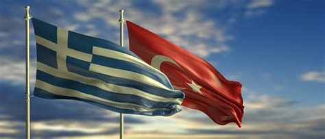 터키와 그리스 관계 푸른 하늘 배경에 흔들리는 터키와 그리스 국기 3d 일러스트레이션 0명에 대한 스톡 사진 및 기타 이미지 0명 3차원 형태 개념 Istock