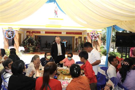 ព្រះយេស៊ូប្រសូត ផ្តល់ អំណរគ្រួសារ ក្រីក្រ ក្នុងខេត្ត កោះ កុង ព្រះសហគមន៍កាតូលិកនៅកម្ពុជា