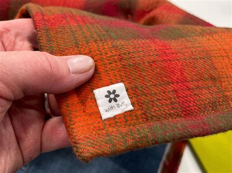 2 Easy Ways To Bind A Quilt Using The Backing Fabric You Make It Simple