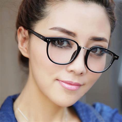 什么样的女生戴眼镜反而更好看满足几点要求戴上眼镜也美美哒