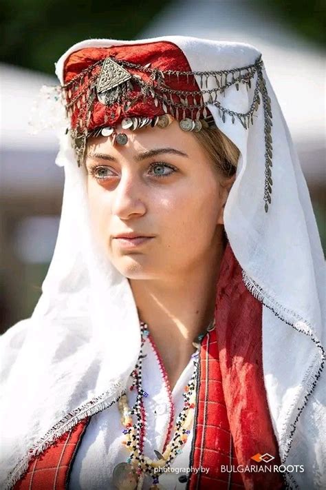 Българска празнична носия от село Манастир Провадийско