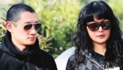 她遗憾去世11年，富豪男友已结婚生子，如今还默默照顾她父母李钰汪雨富二代