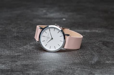 Рожевий жіночий годинник — ціна 420 грн у каталозі Годинники Купити аксесуари за доступною ціною