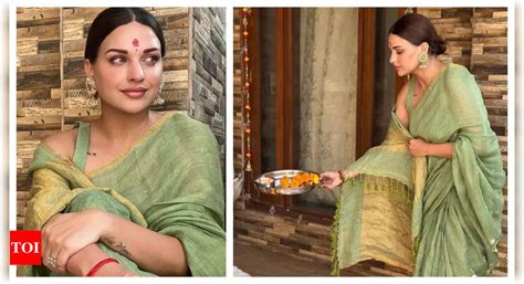 Bigg Boss 13 Fame Himanshi Khurana Begins Her Birthday Week With A Hawan At Her Home See Photos