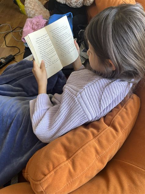 Өлзийбаярын Энэ өглөө хүүхэд юу хийж байна Түрүүн босоод харсан охин минь ийм байдалтай