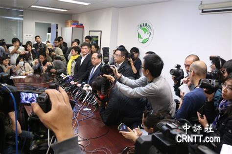 何俊仁突倡辭職公投 建制批評泛民質疑