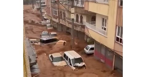 Жълт код за проливни дъждове в 54 града в Турция