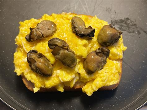 Soft Scrambled Eggs And Canned Oysters 😋 Reggs