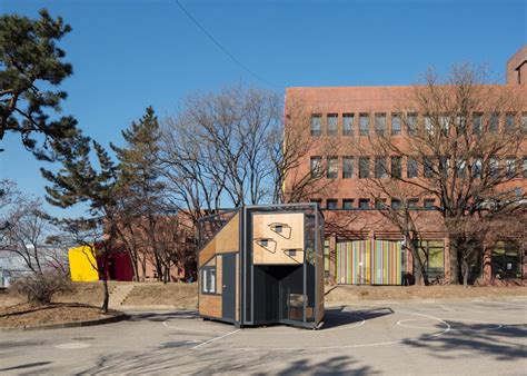 BUS Architecture Designs Play Facility For Cities Lacking Space